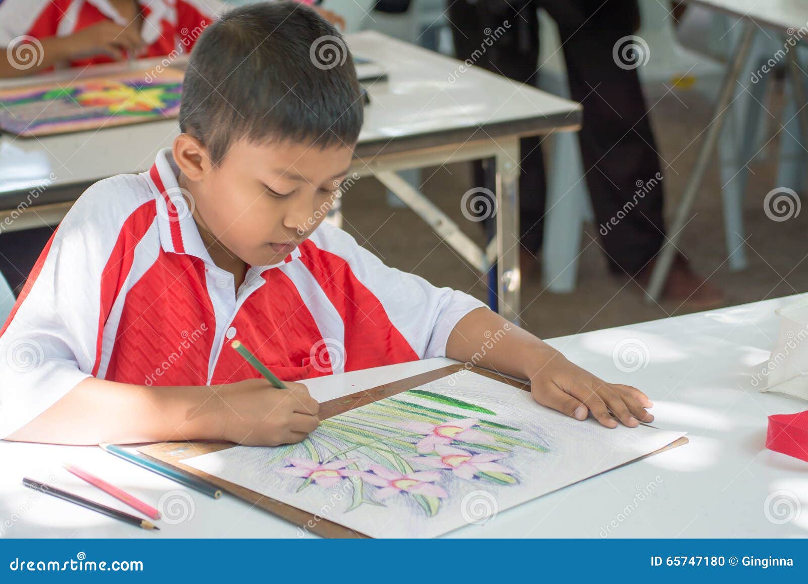 Competencia Del Dibujo Del Estudiante Imagen editorial - Imagen de ...