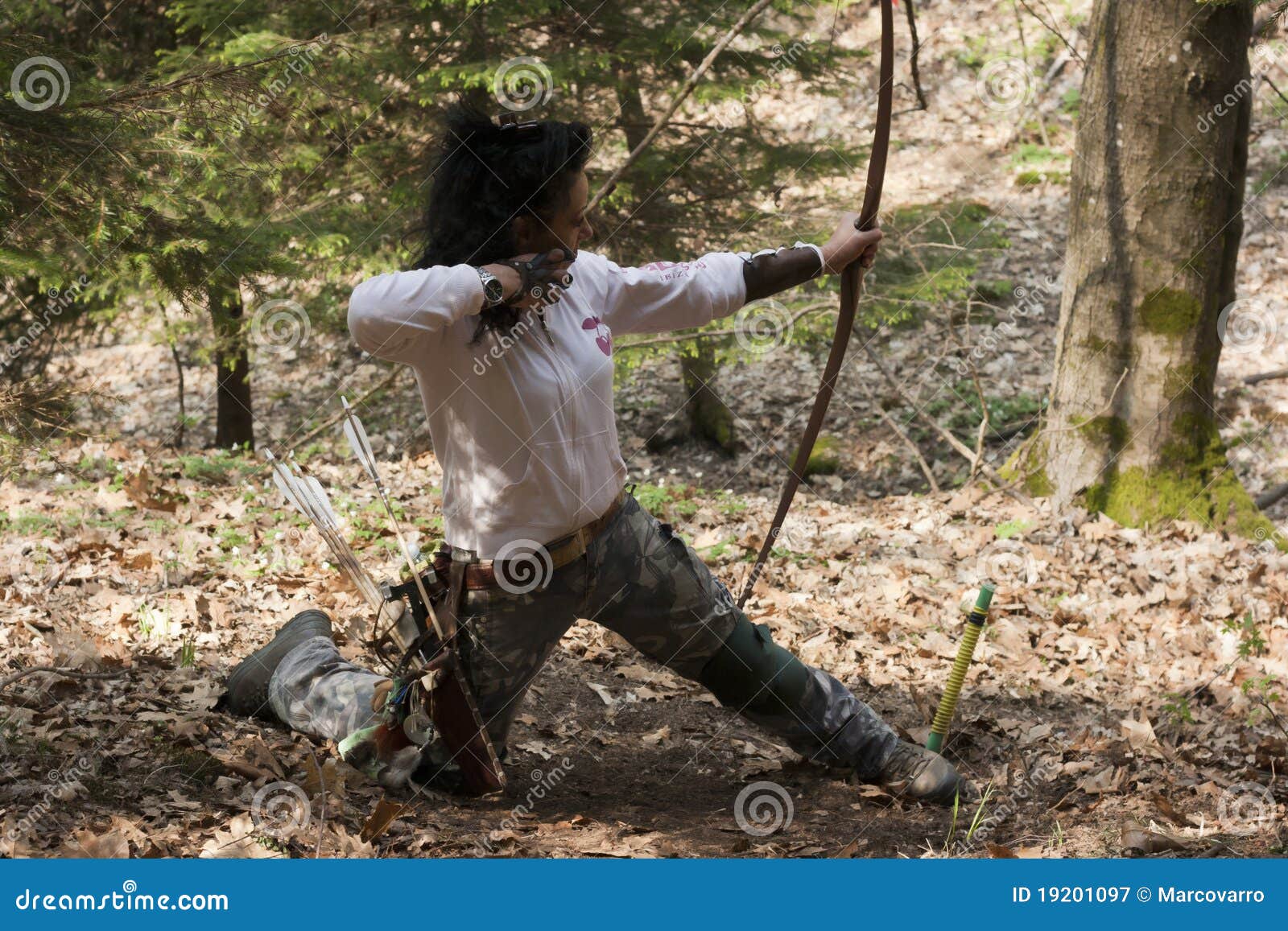 Competitore Della Donna Con Un Longbow Fotografia Editoriale - Immagine ...