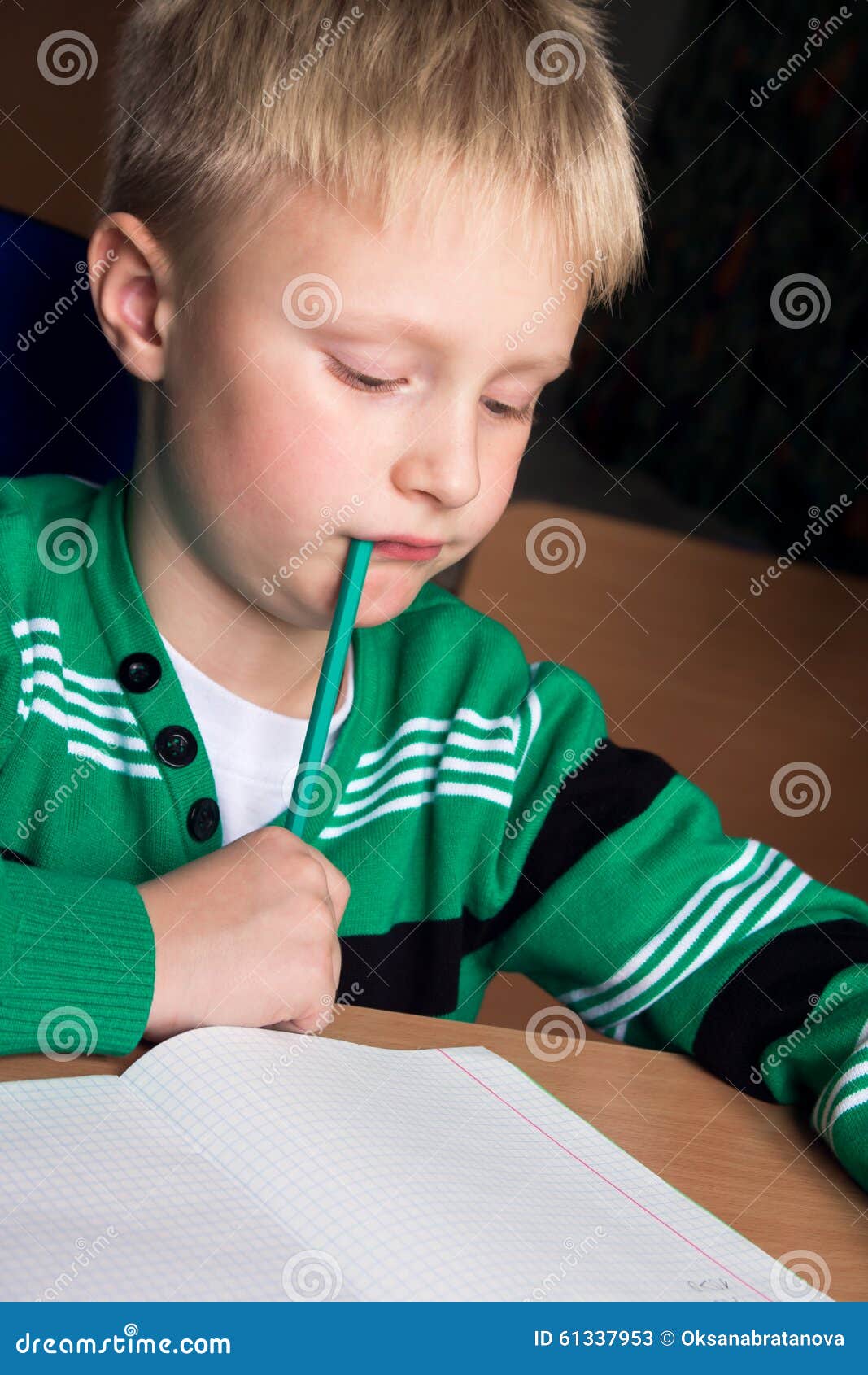 Compito Difficile Della Scuola Immagine Stock - Immagine di bambini ...