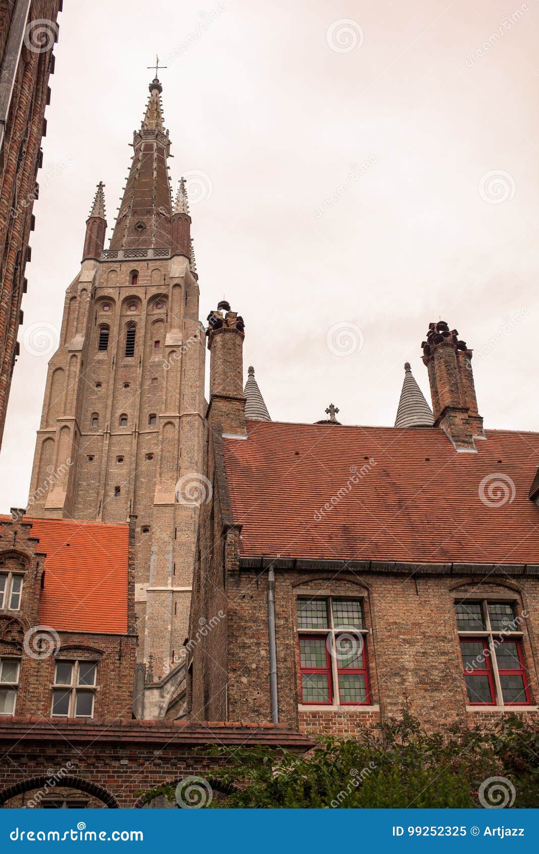 Complejo De Brujas Del Hospital Medieval Del ` S De St John Imagen de ...