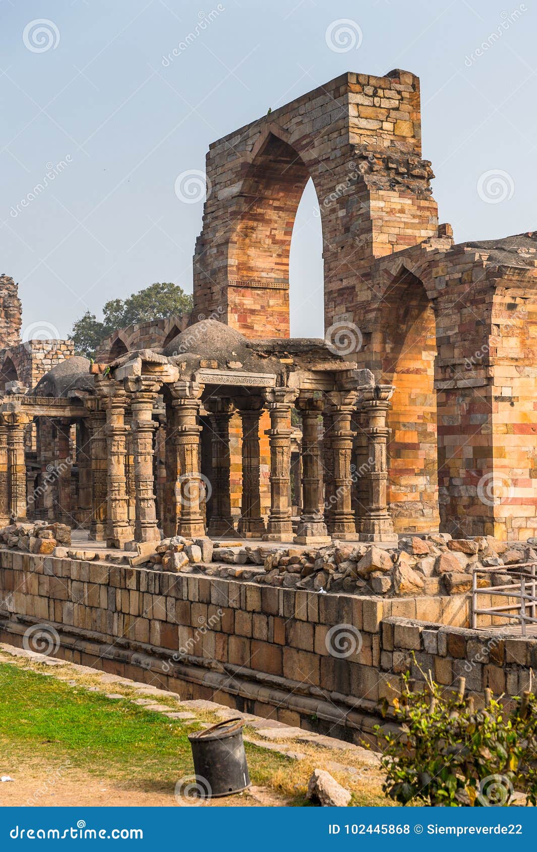 Complejo de Qutb (Qutub foto de archivo. Imagen de dorado - 102445868