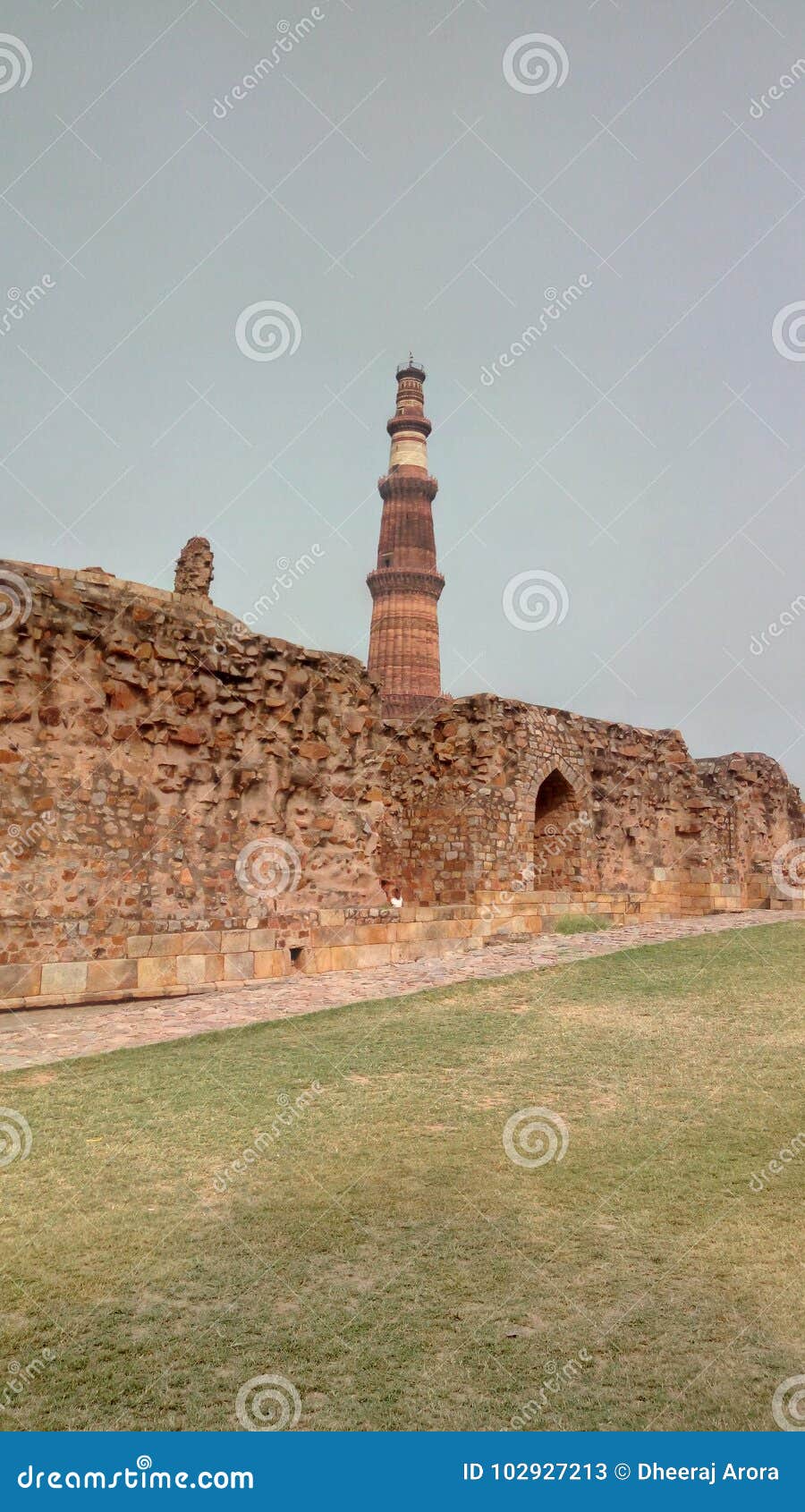 Complejo de Qutub Minar imagen de archivo. Imagen de complejo - 102927213