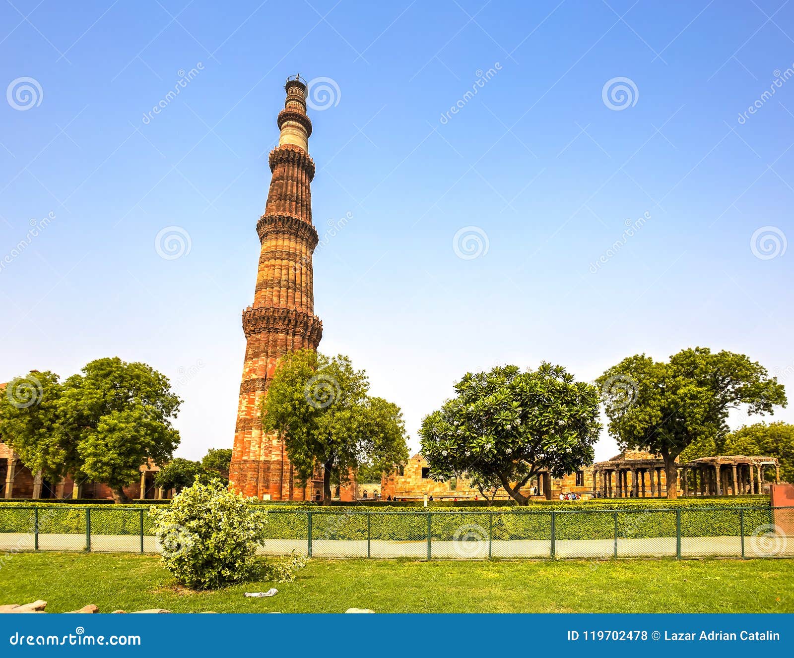 Complejo De Qutub Minar, La India Foto de archivo - Imagen de religioso ...