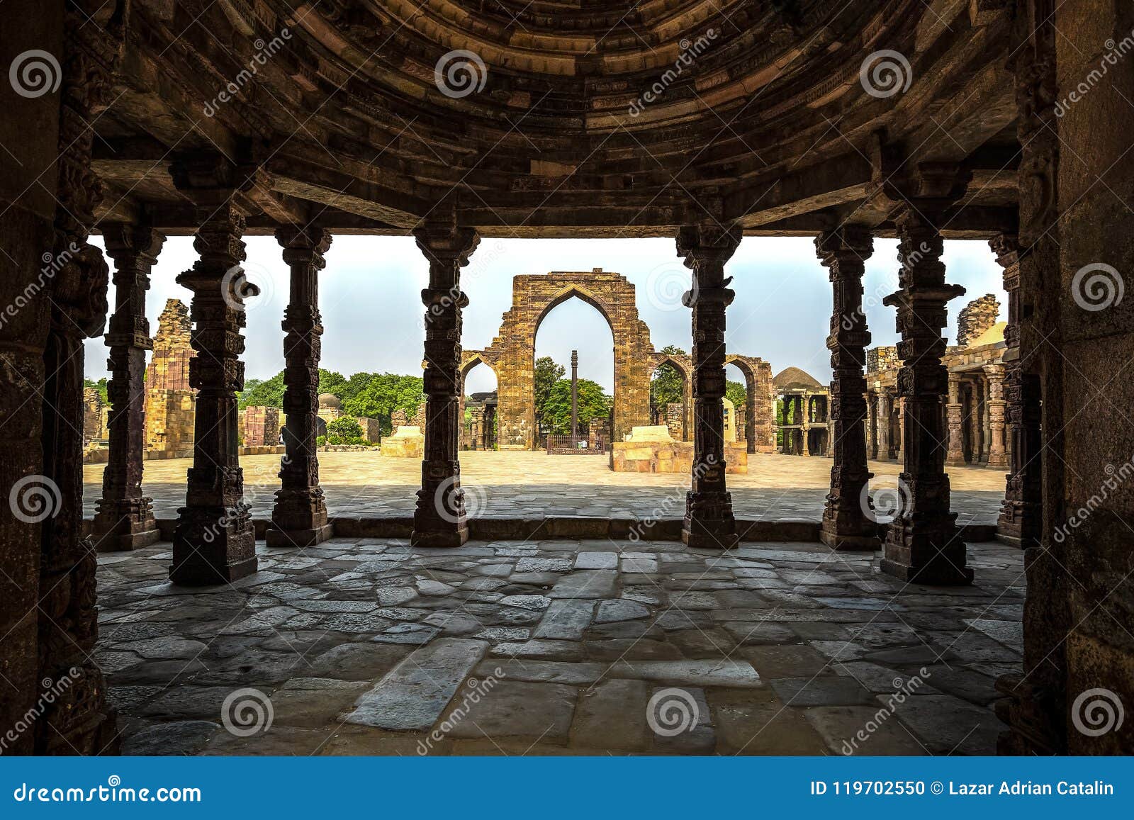 Complejo De Qutub Minar, La India Foto de archivo - Imagen de monumento ...