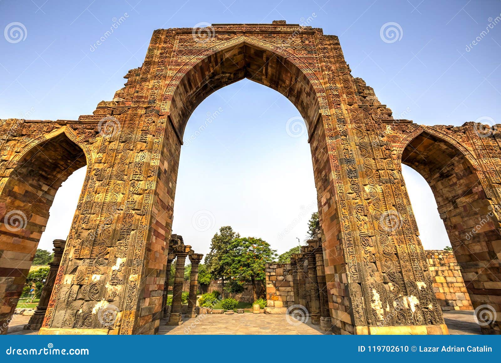 Complejo De Qutub Minar, La India Foto de archivo - Imagen de indio ...