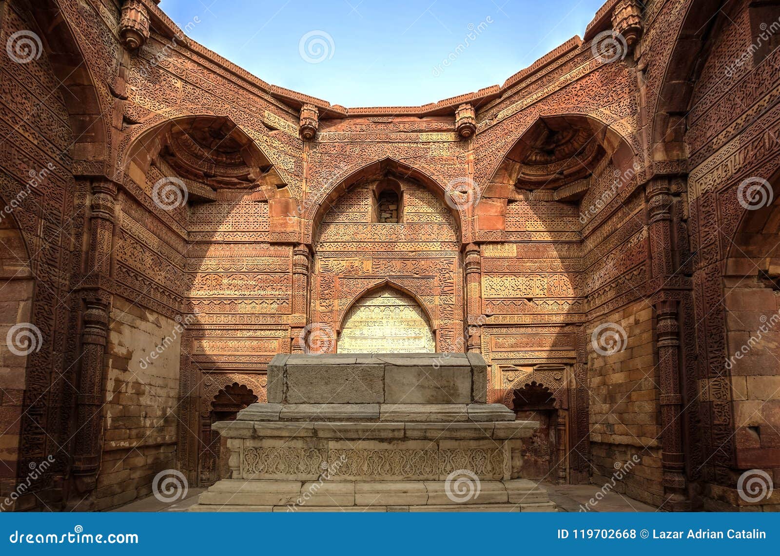 Complejo De Qutub Minar, La India Foto de archivo - Imagen de famoso ...