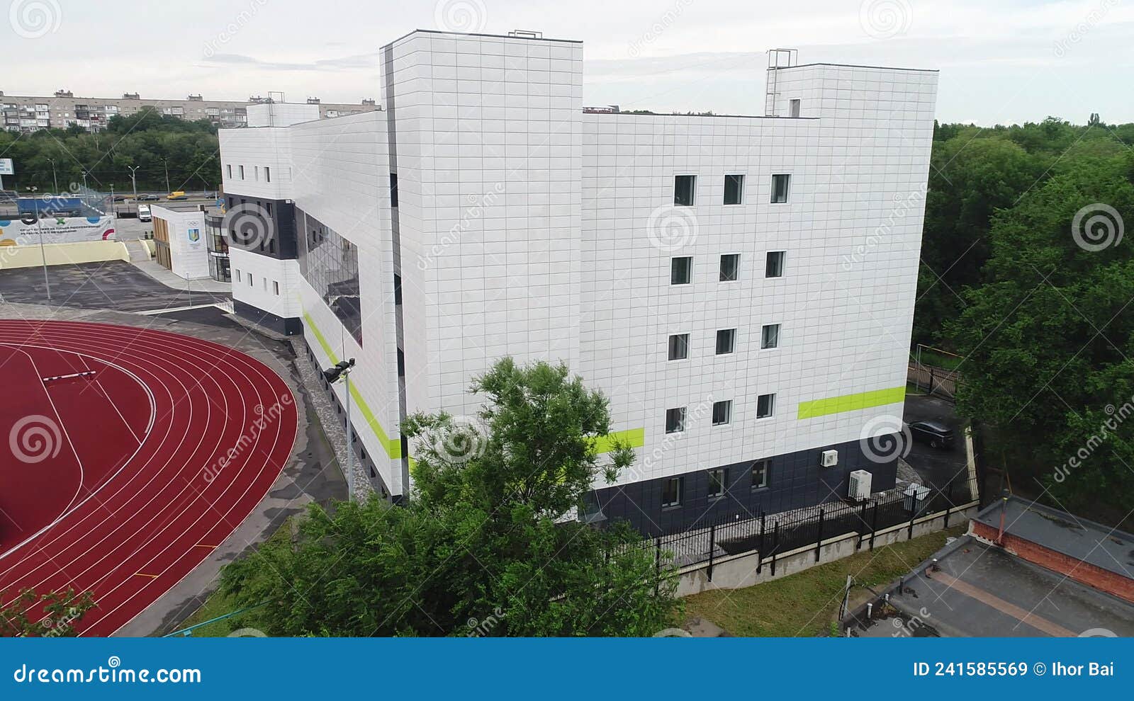 Complejo Deportivo. Complejo Deportivo Moderno. Edificio Cerca Del Estadio Almacen De Video ...