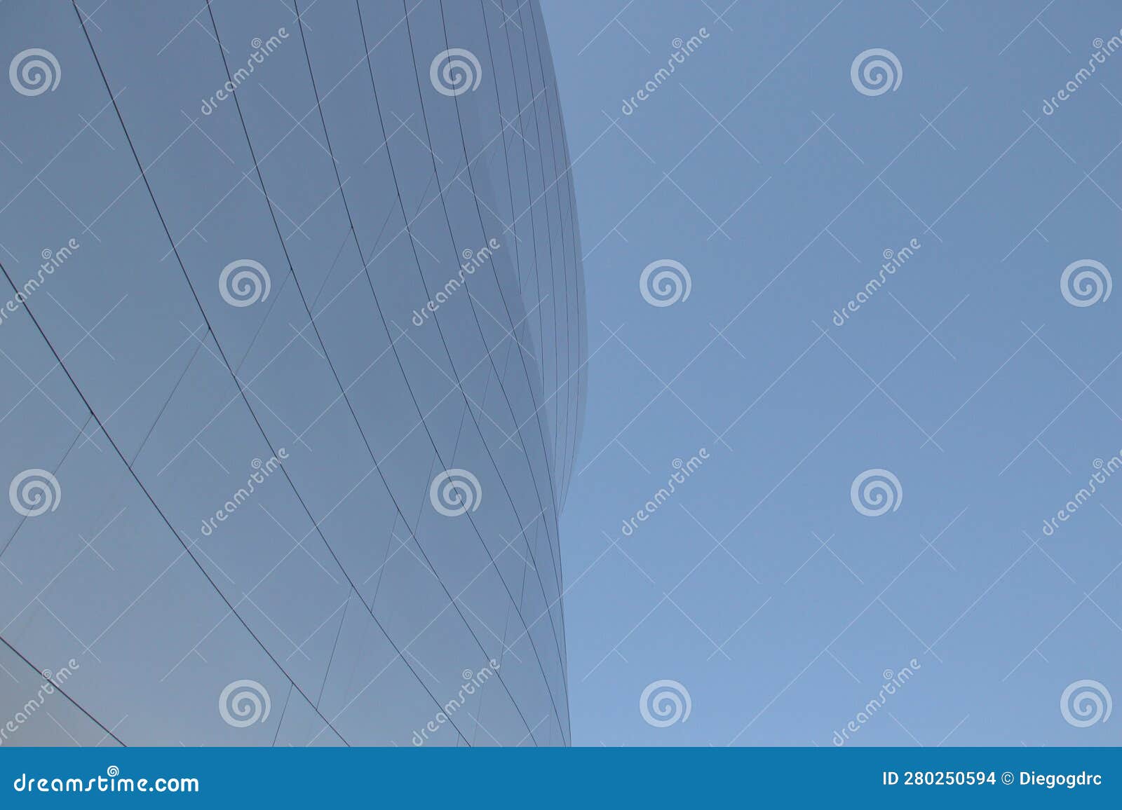 Complex Architecture, Reflective, Undulating Organic Forms Stock Photo ...