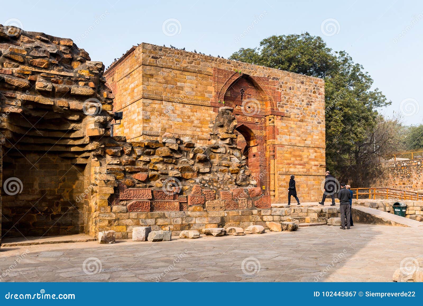 Complexo de Qutb (Qutub fotografia editorial. Imagem de azul - 102445867