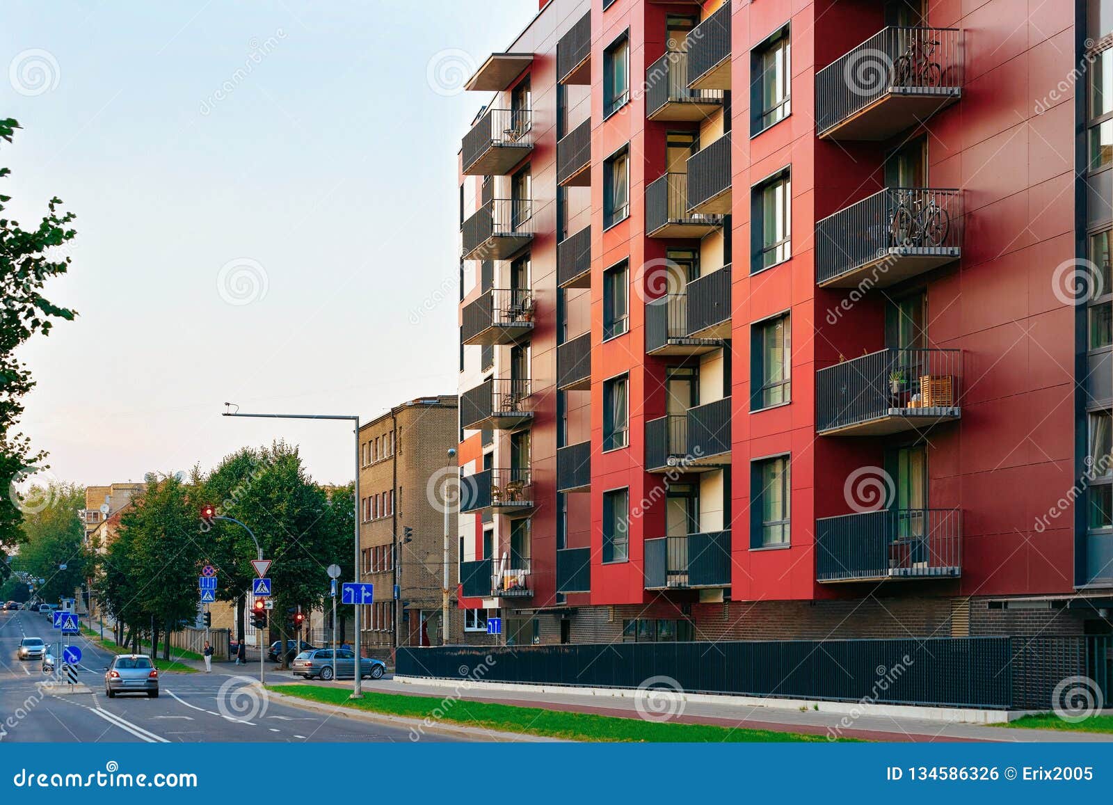 Complexo Residencial Da Casa De Apartamento Com Facilidade Exterior ...