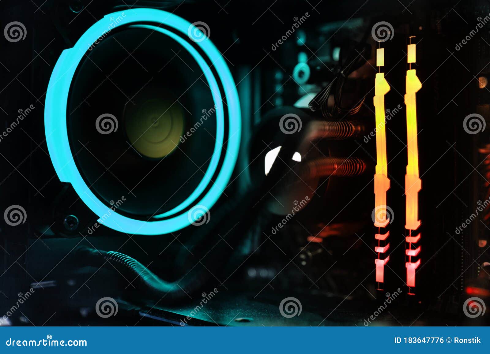 Componentes De Pc Con Luces Led Rgb Foto de archivo - Imagen de ...