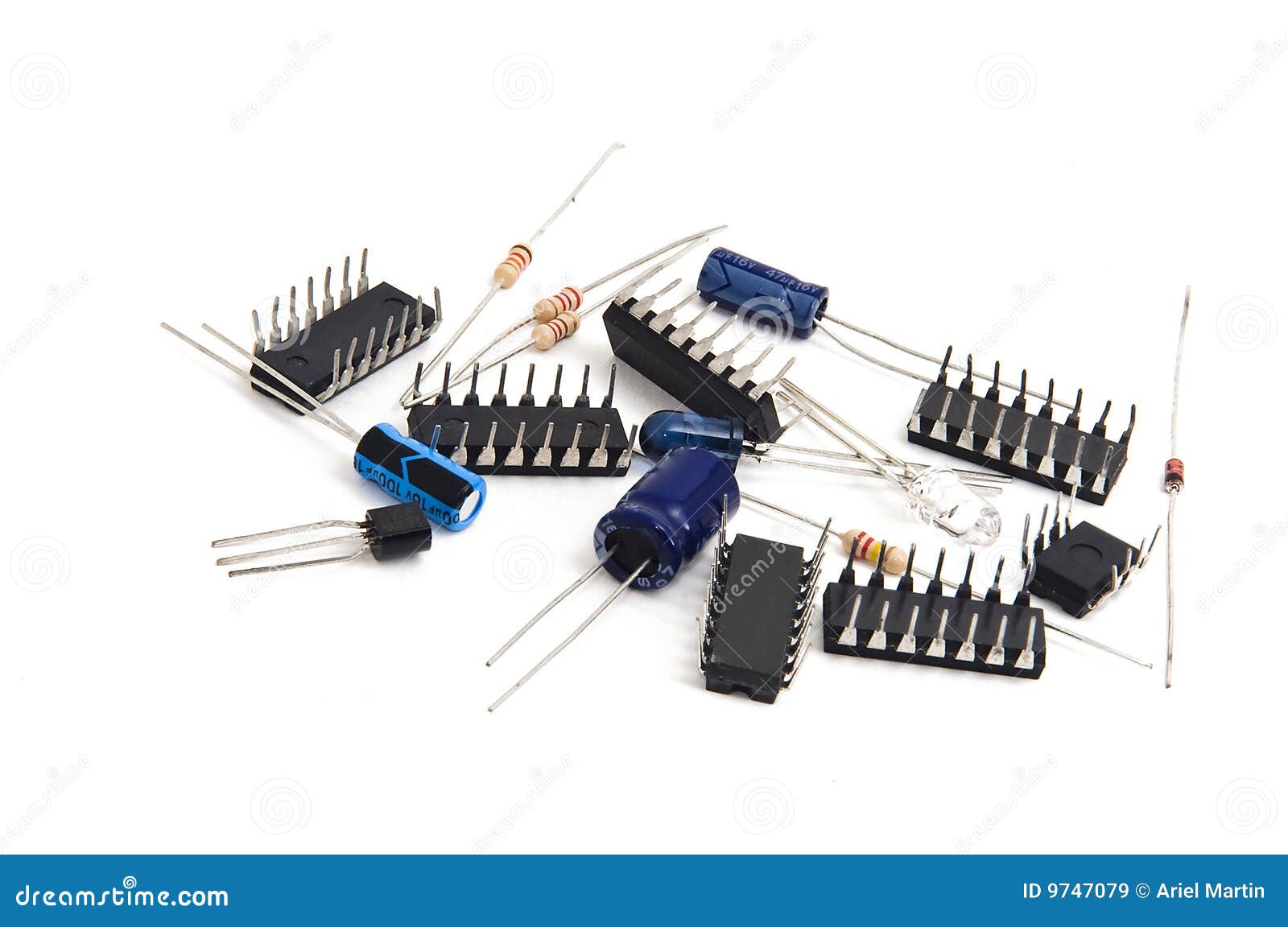 Componenti elettronici immagine stock. Immagine di microchip - 9747079