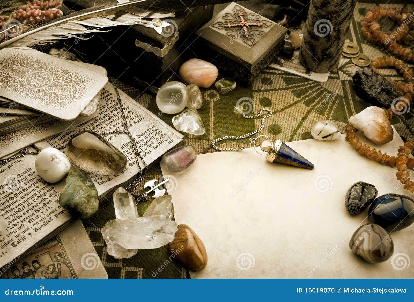 Composição esotérico foto de stock. Imagem de joias, esotérica - 16019070