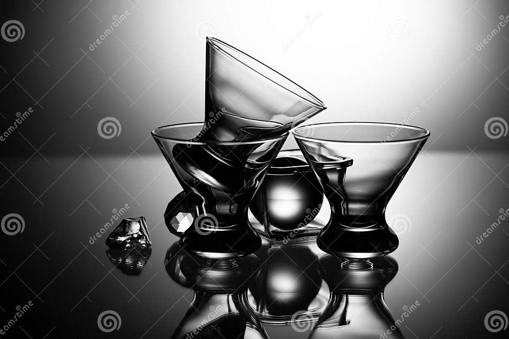 Composiciones Abstractas De Objetos De Vidrio Con Reflejos Foto de ...