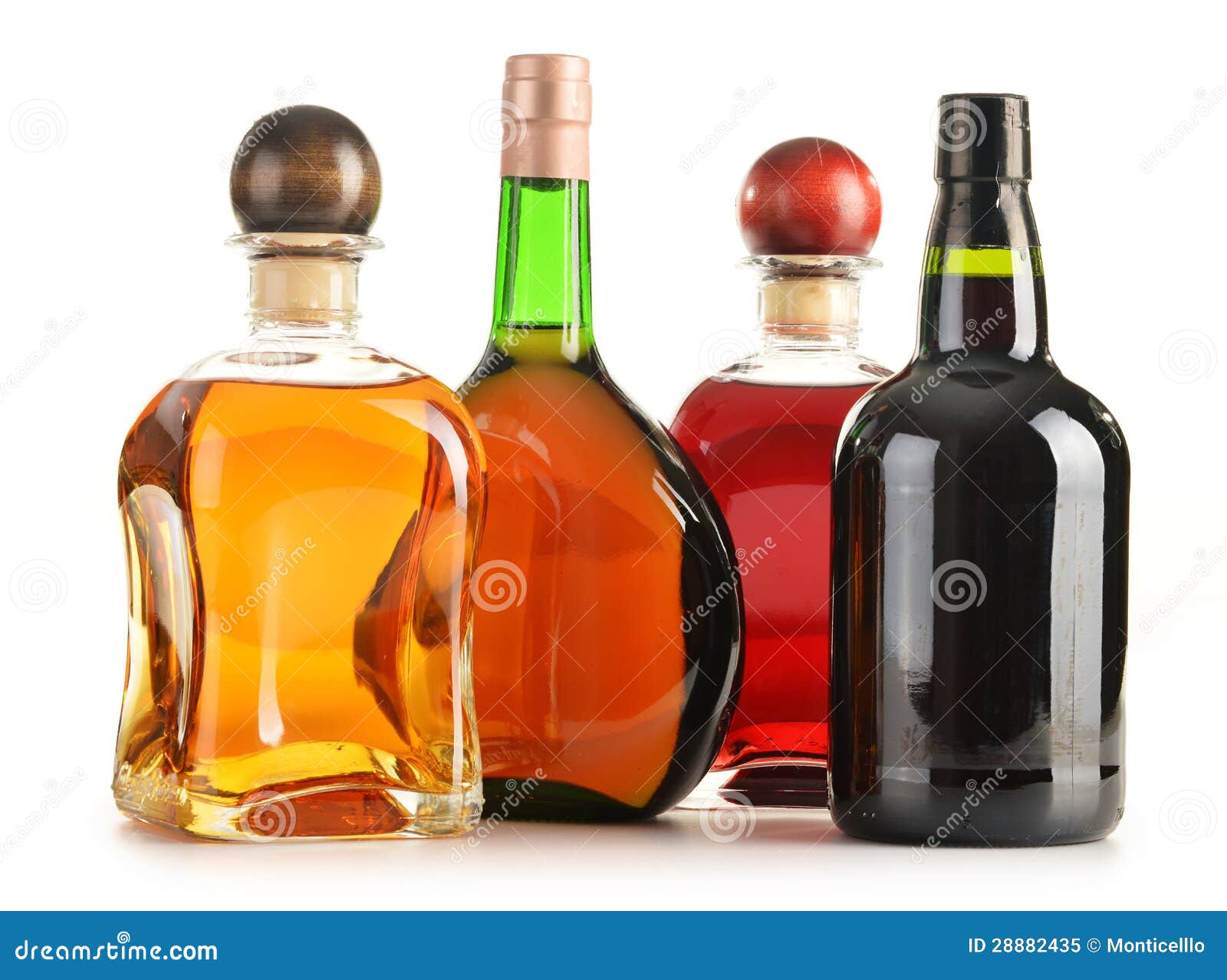 Composition Avec Des Bouteilles De Produits Alcooliques Assortis Image ...