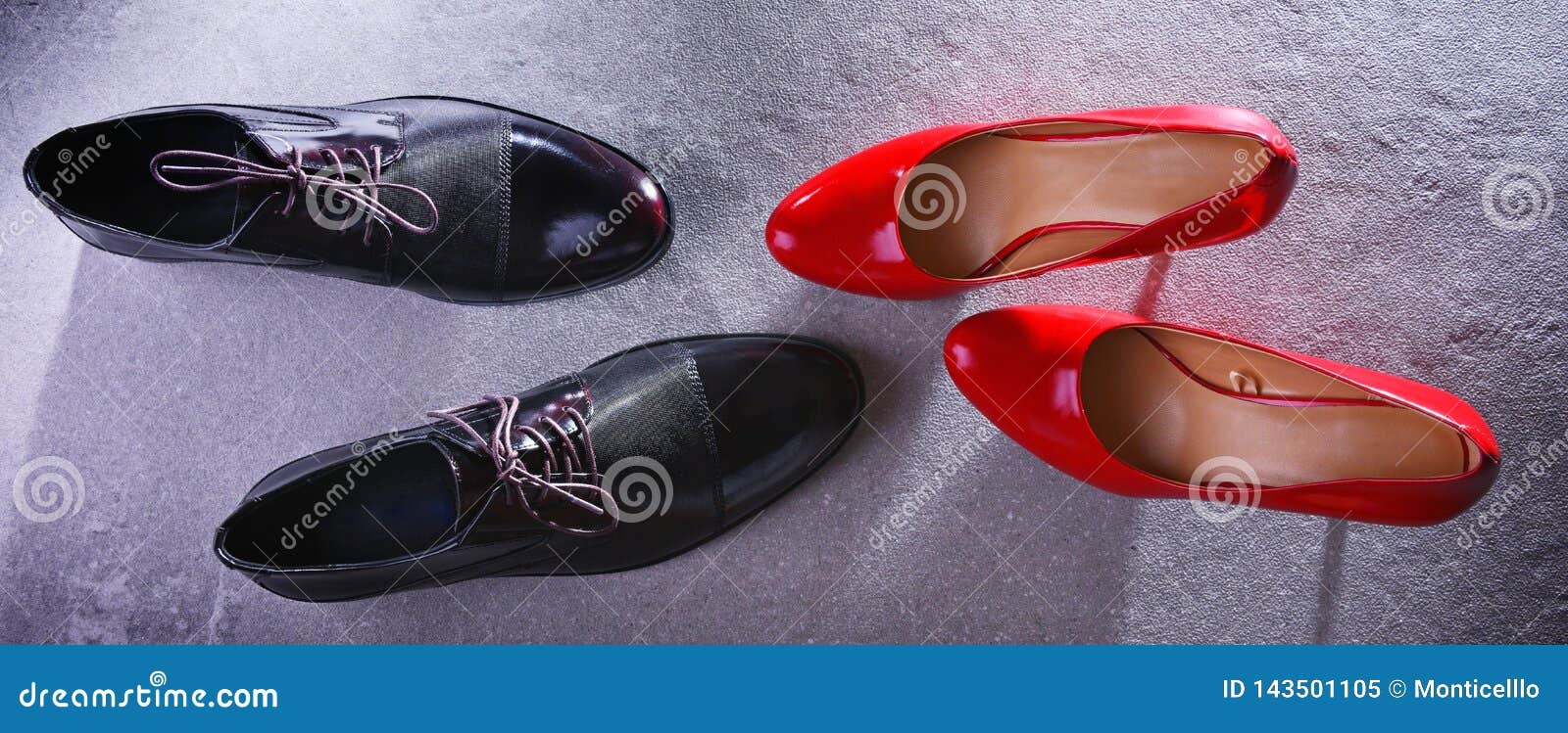 Composition Avec Deux Paires De Chaussures Image stock - Image du ...