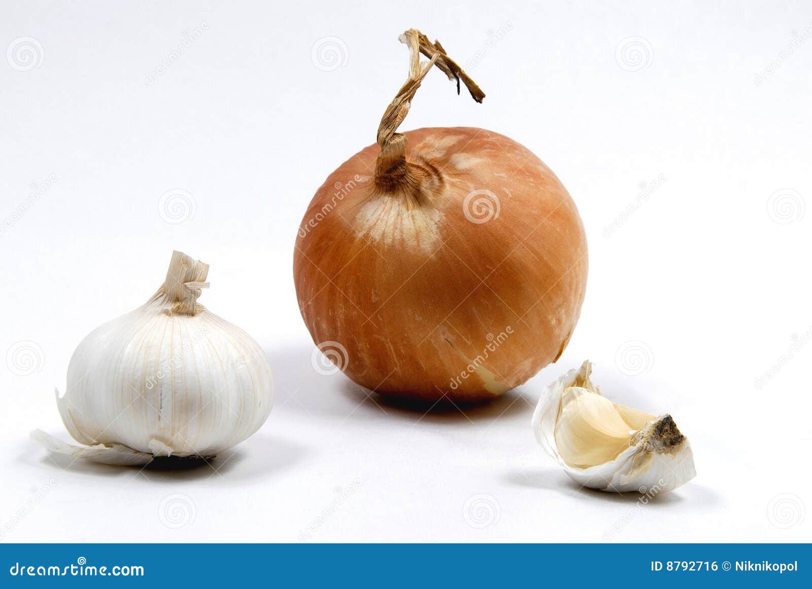 Composition oignons et ail photo stock. Image du légumes - 8792716