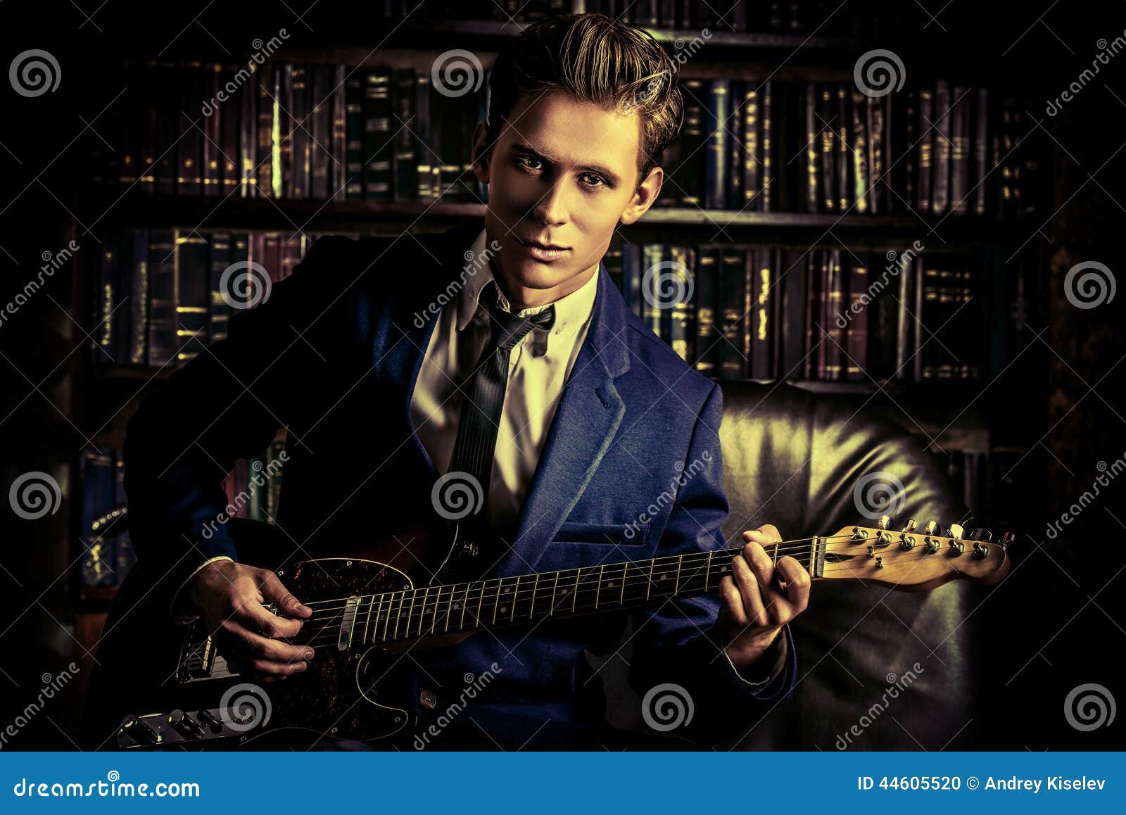 Compositor foto de archivo. Imagen de hermoso, interior - 44605520