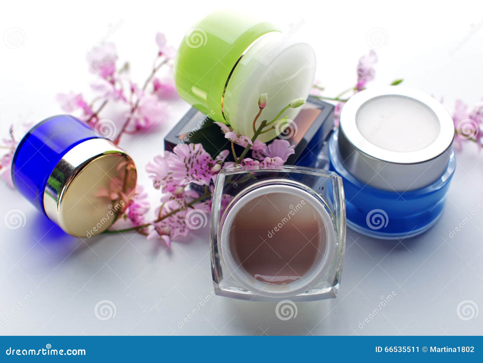 Composizione Dei Prodotti Cosmetici Immagine Stock - Immagine di sano ...
