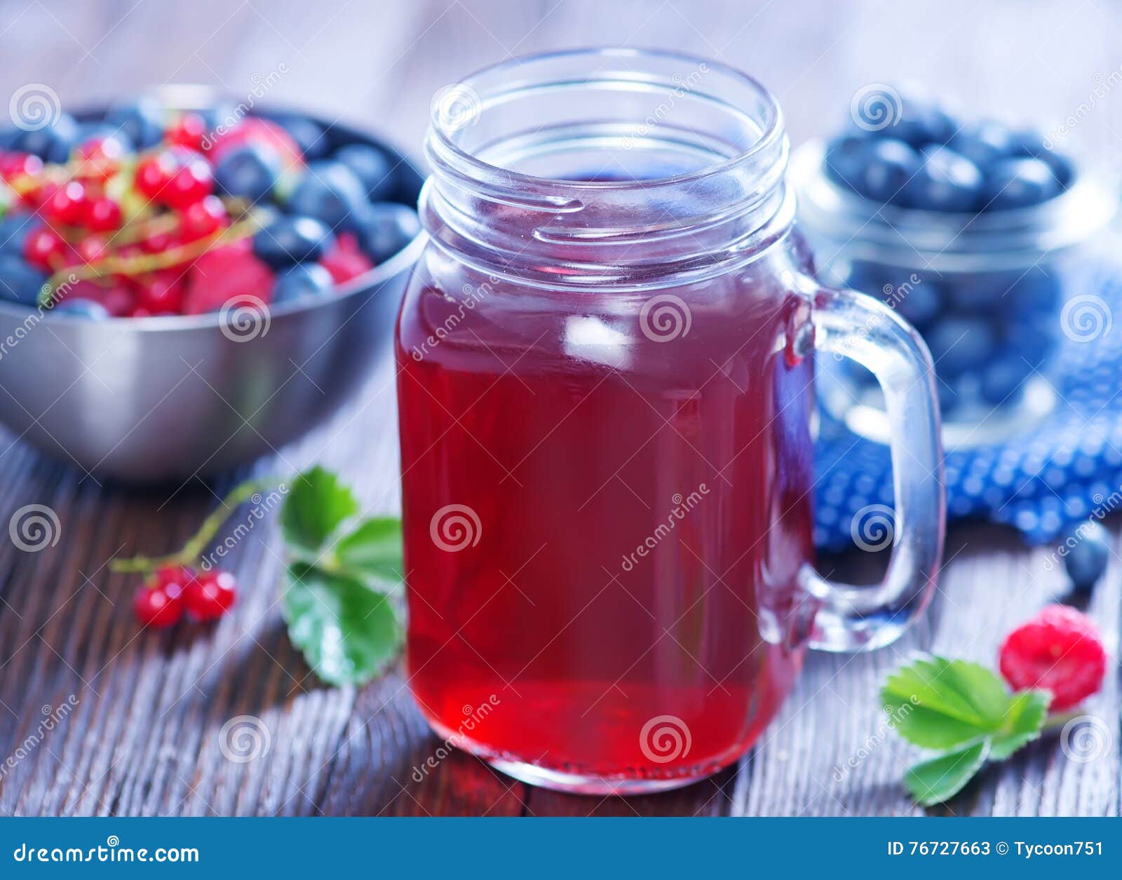 Compot Royalty-Free Stock Photography | CartoonDealer.com #76727663