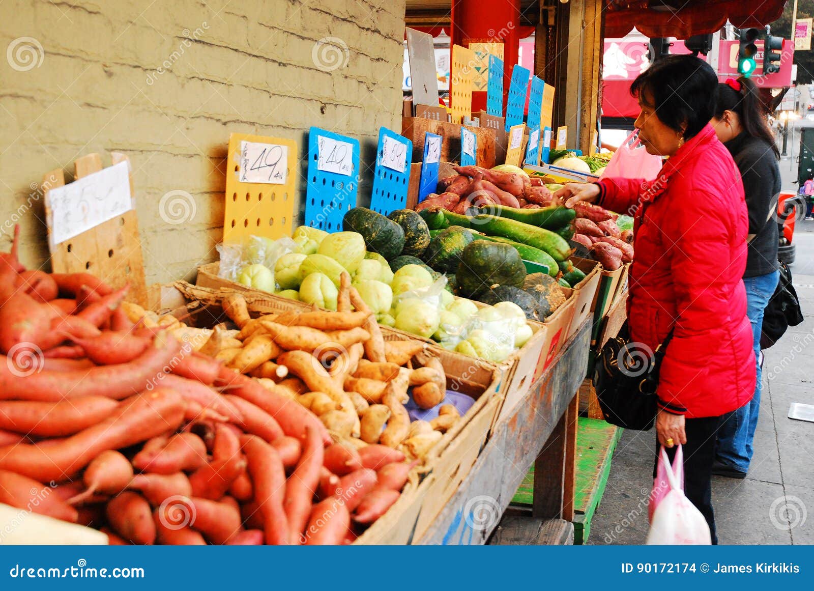 Compra De Comida, Naturalmente Imagen de archivo editorial - Imagen de ...