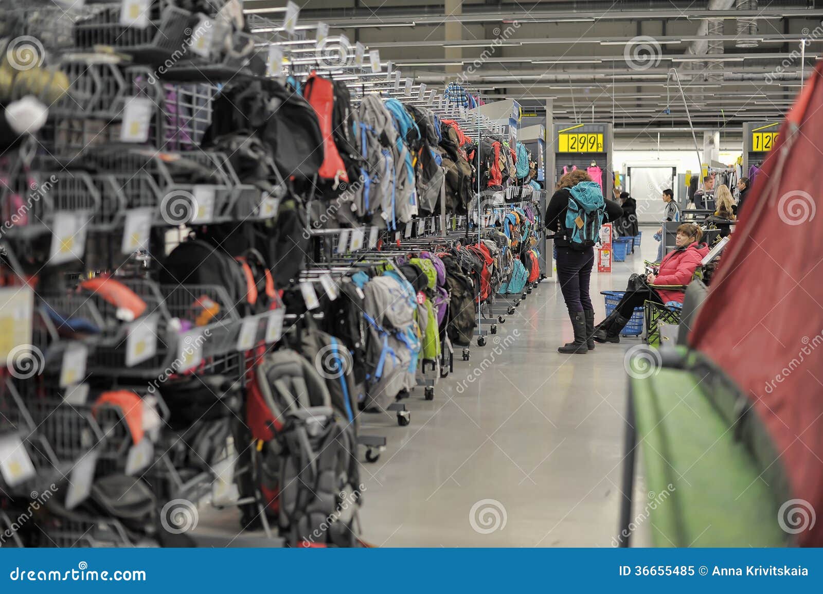 Compra do decatlo imagem editorial. Imagem de variedade - 36655485