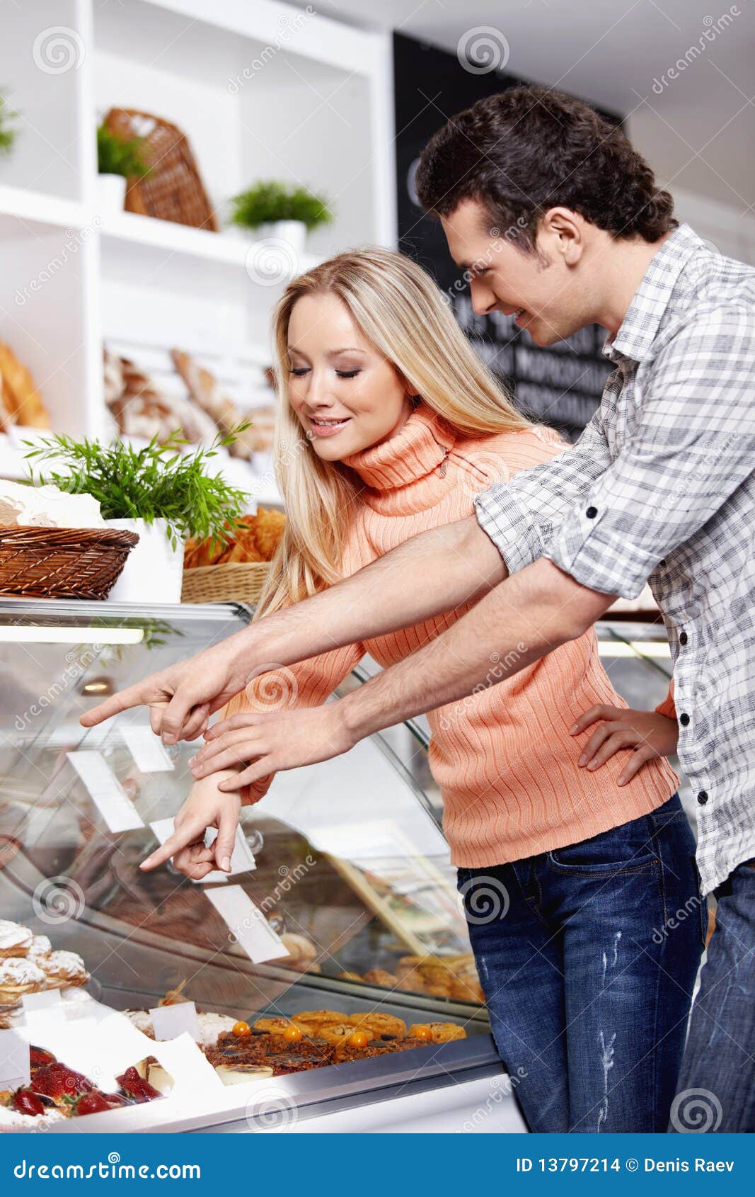 Compradores felices foto de archivo. Imagen de hombre - 13797214