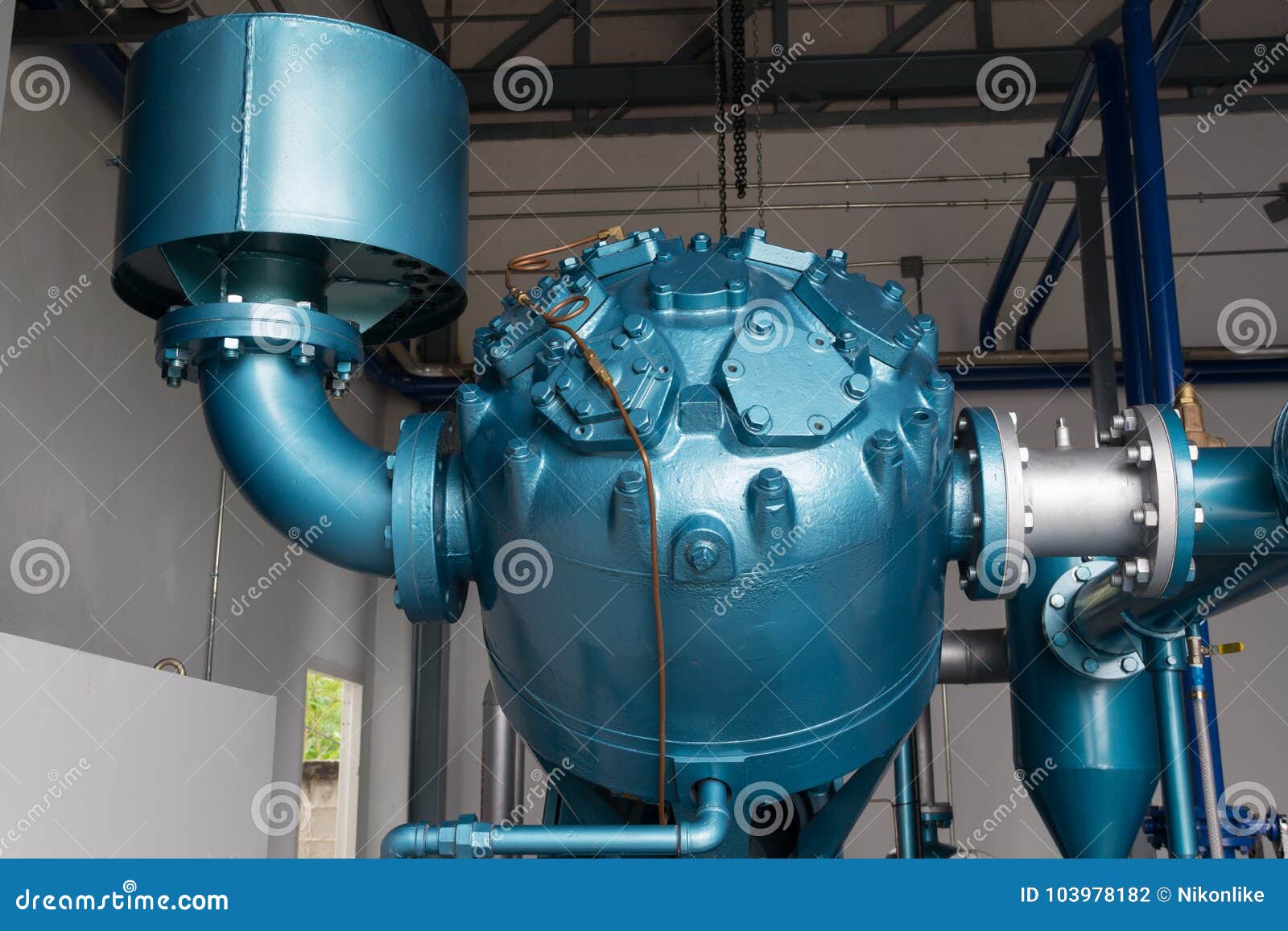 Compresor de aire grande foto de archivo. Imagen de compresor - 103978182