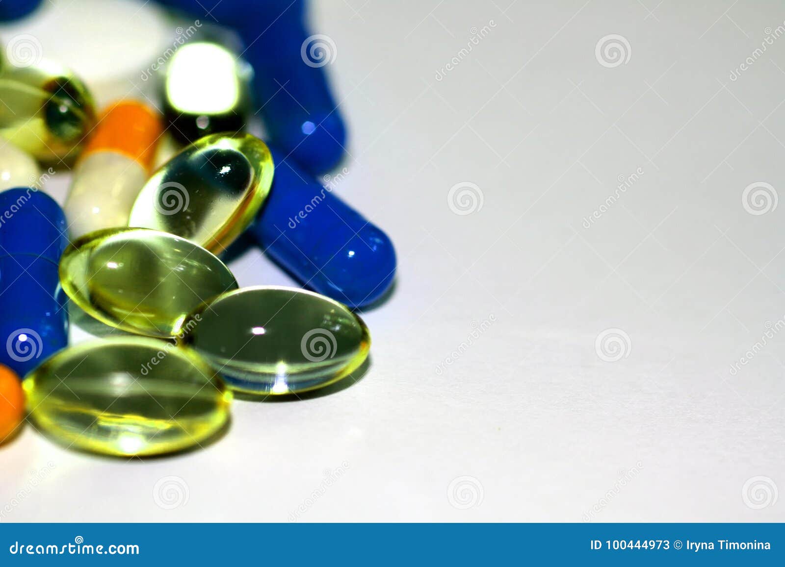 Compresse Multicolori E Capsule Accatastate Con Uno Scorrevole Immagine ...