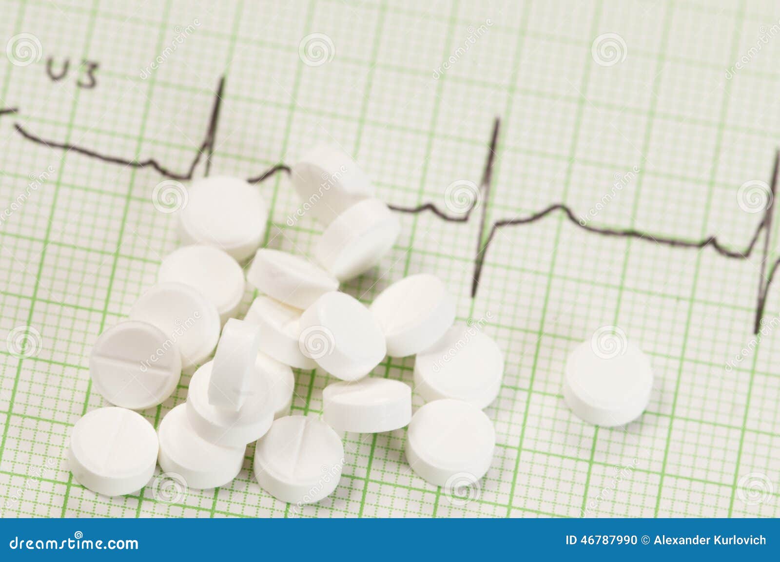 Compresse Sull'elettrocardiogramma Fotografia Stock - Immagine di dati ...