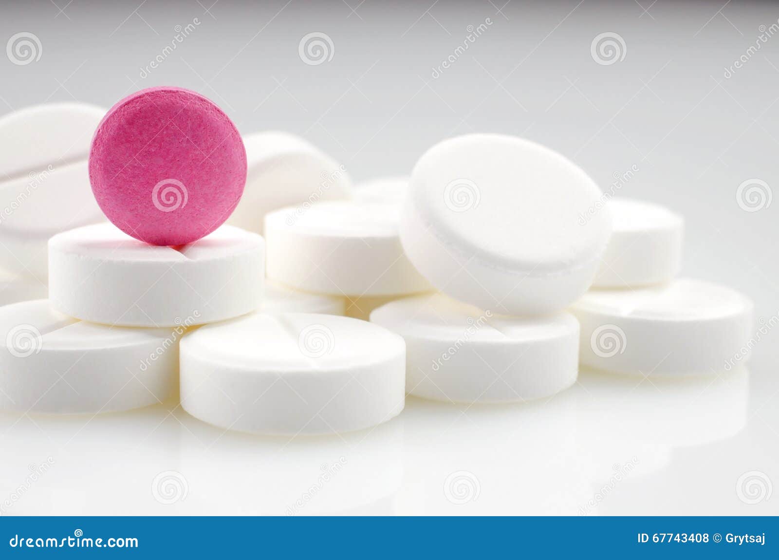 Comprimido Cor-de-rosa Da Medicina Foto de Stock - Imagem de tratamento ...