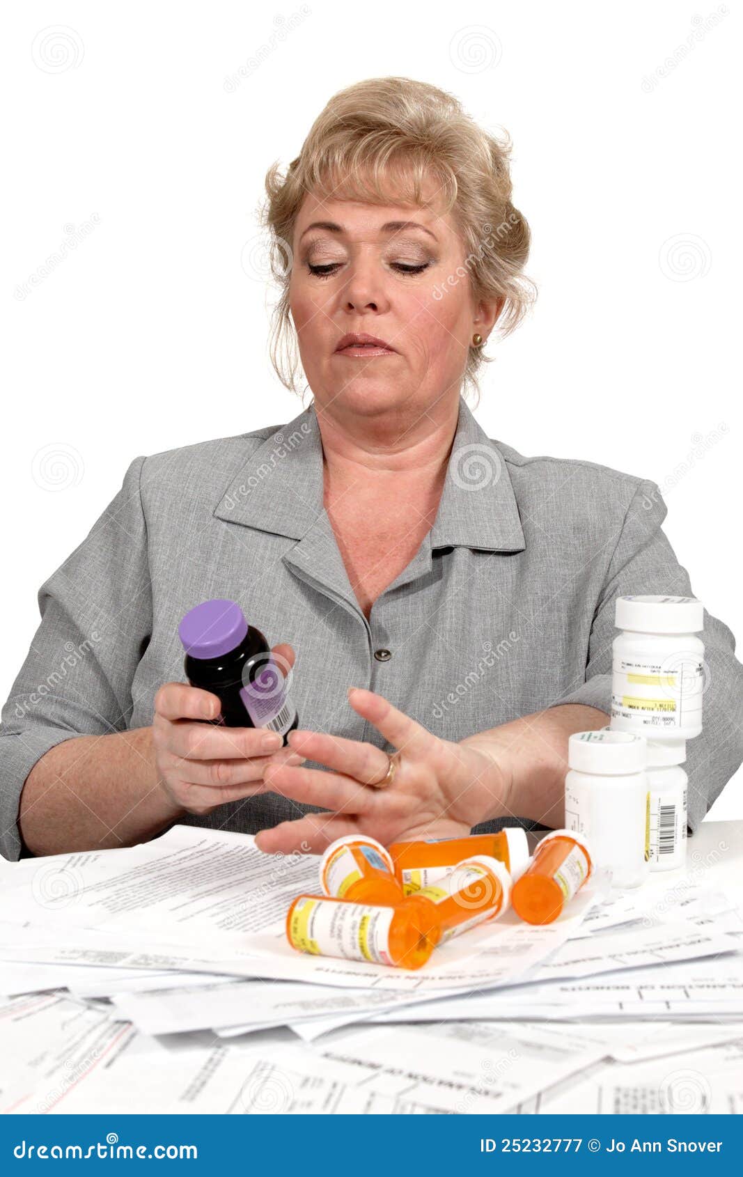 Comprimidos & contas imagem de stock. Imagem de frascos - 25232777