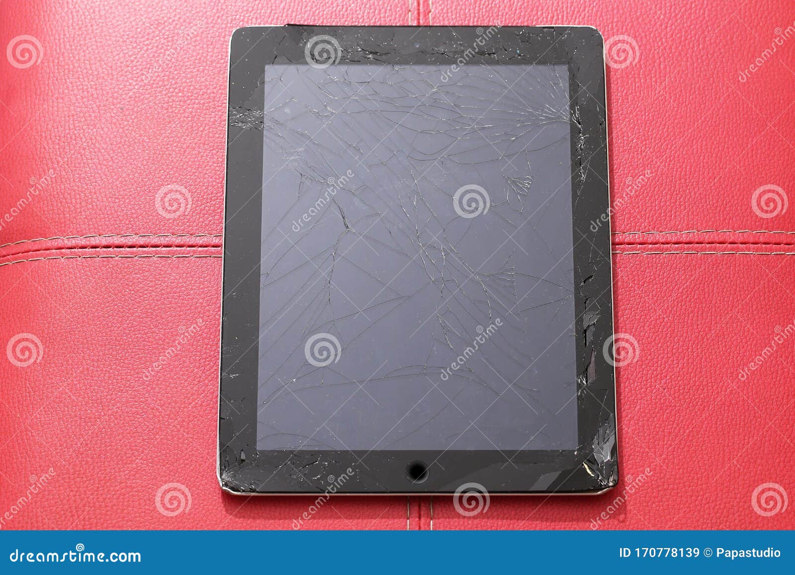 Computador De Mesa Quebrado Imagem de Stock - Imagem de esmagado, fundo ...