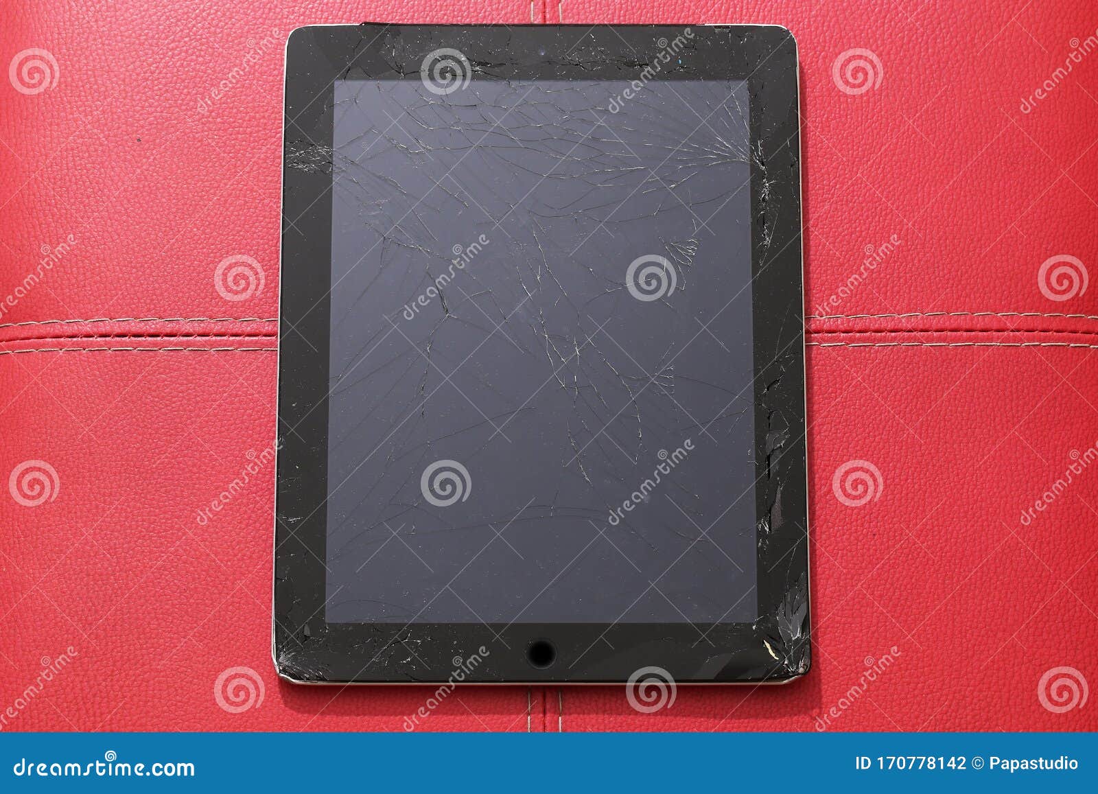 Computador De Mesa Quebrado Foto de Stock - Imagem de fundo, dano ...