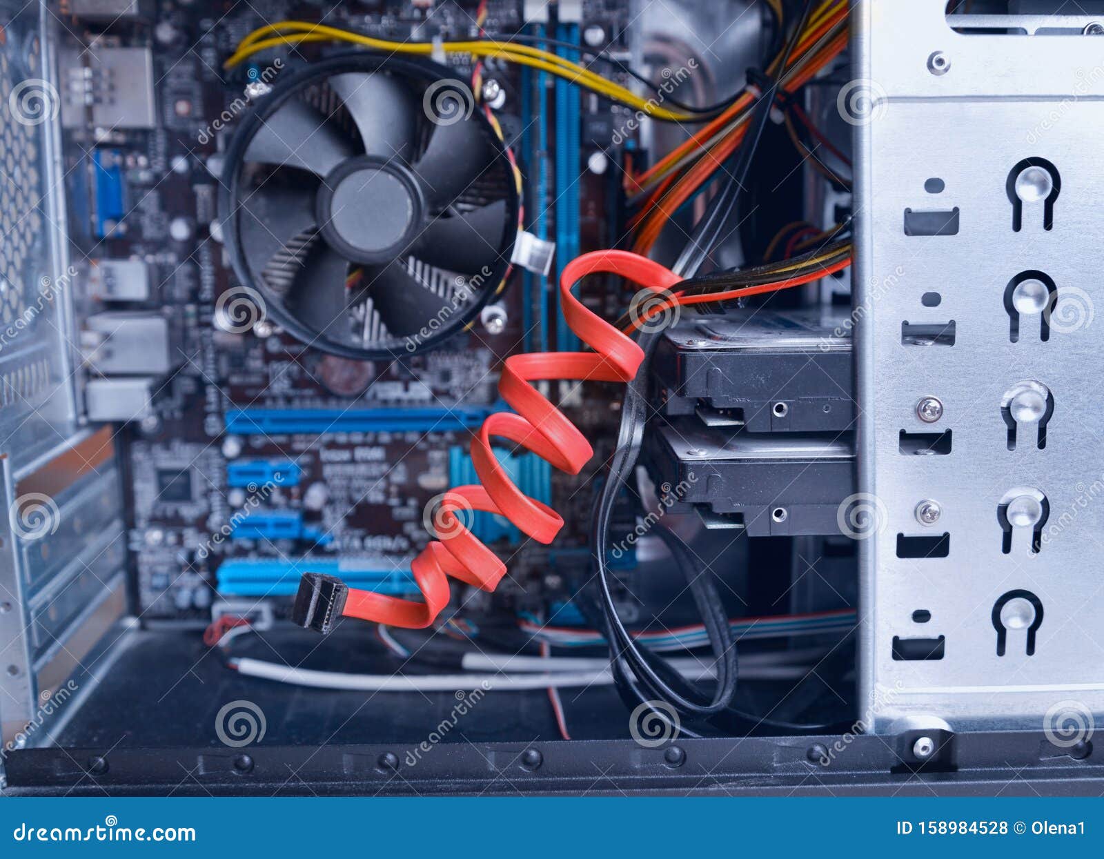 Computador quebrado foto de stock. Imagem de plugue - 158984528