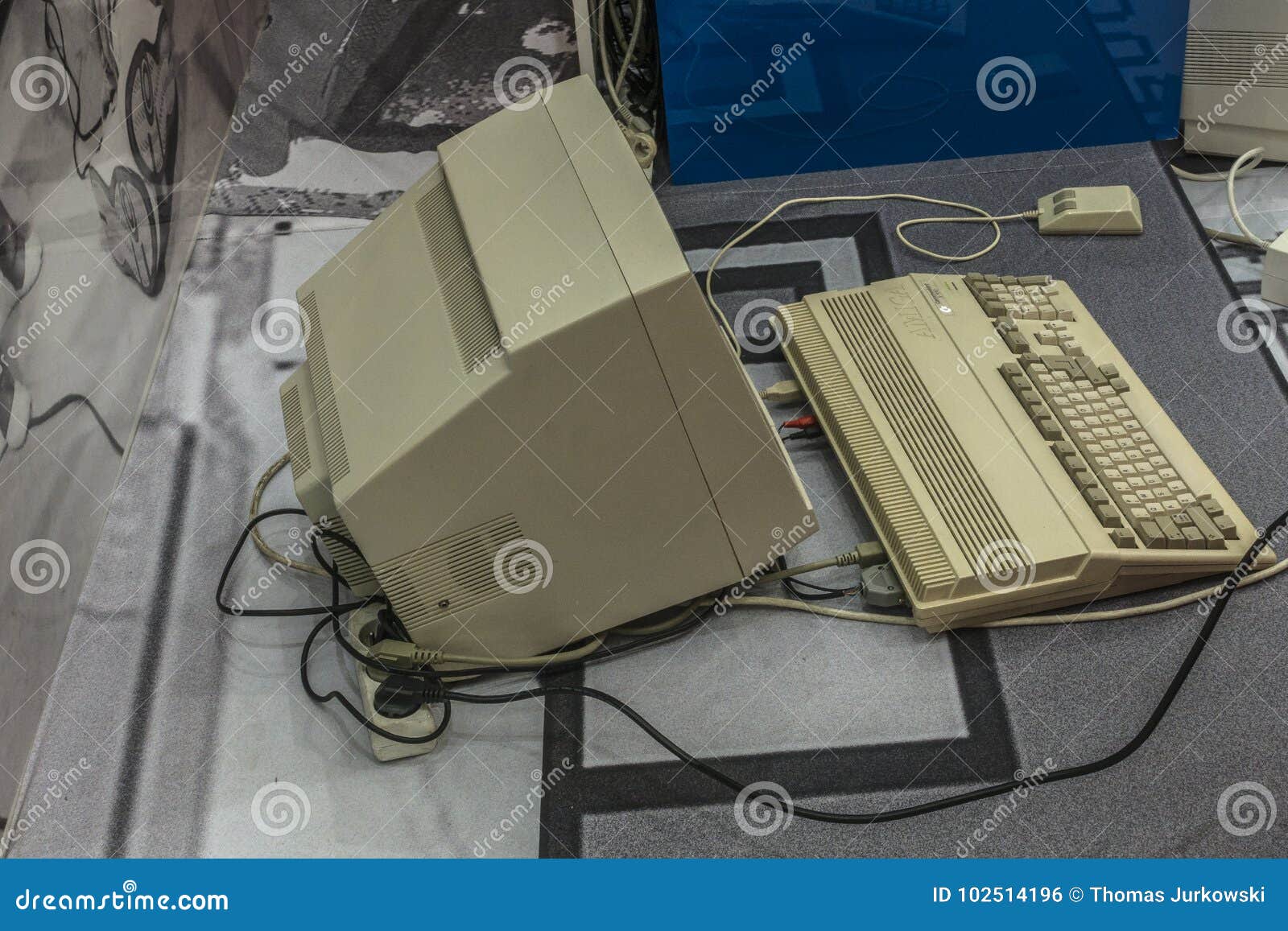 Computador velho foto editorial. Imagem de teclado, museu - 102514196