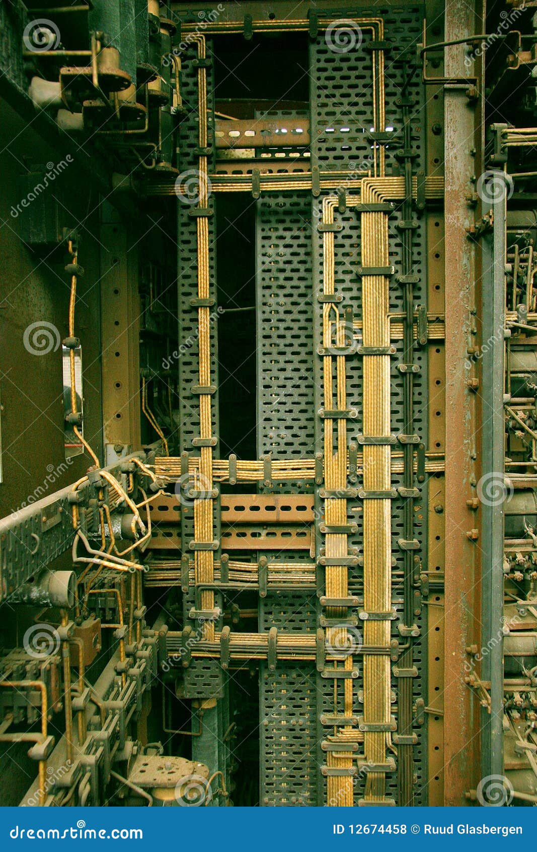 Computador velho foto de stock. Imagem de envelhecido - 12674458