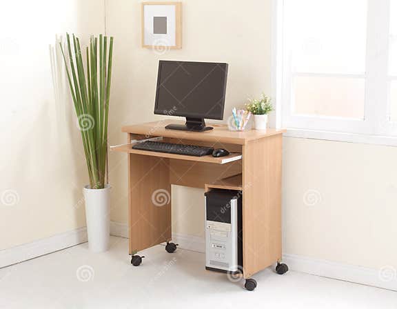 Computadora De Escritorio Con La CPU Foto de archivo - Imagen de ...