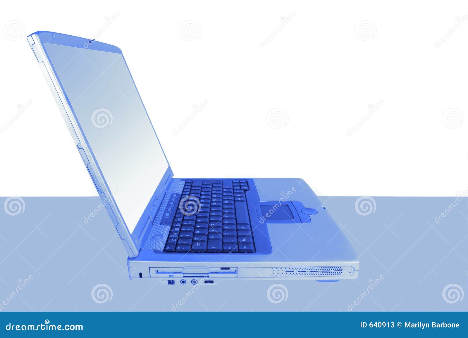 Computadora Portátil En Azul Imagen de archivo - Imagen de plata ...