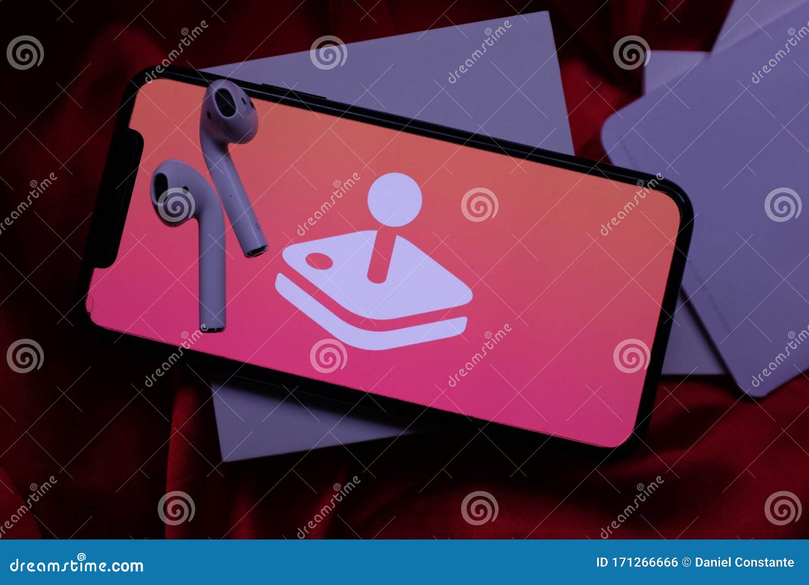 Computer with the Apple Arcade Logo Editorial Photo - Image of logo ...