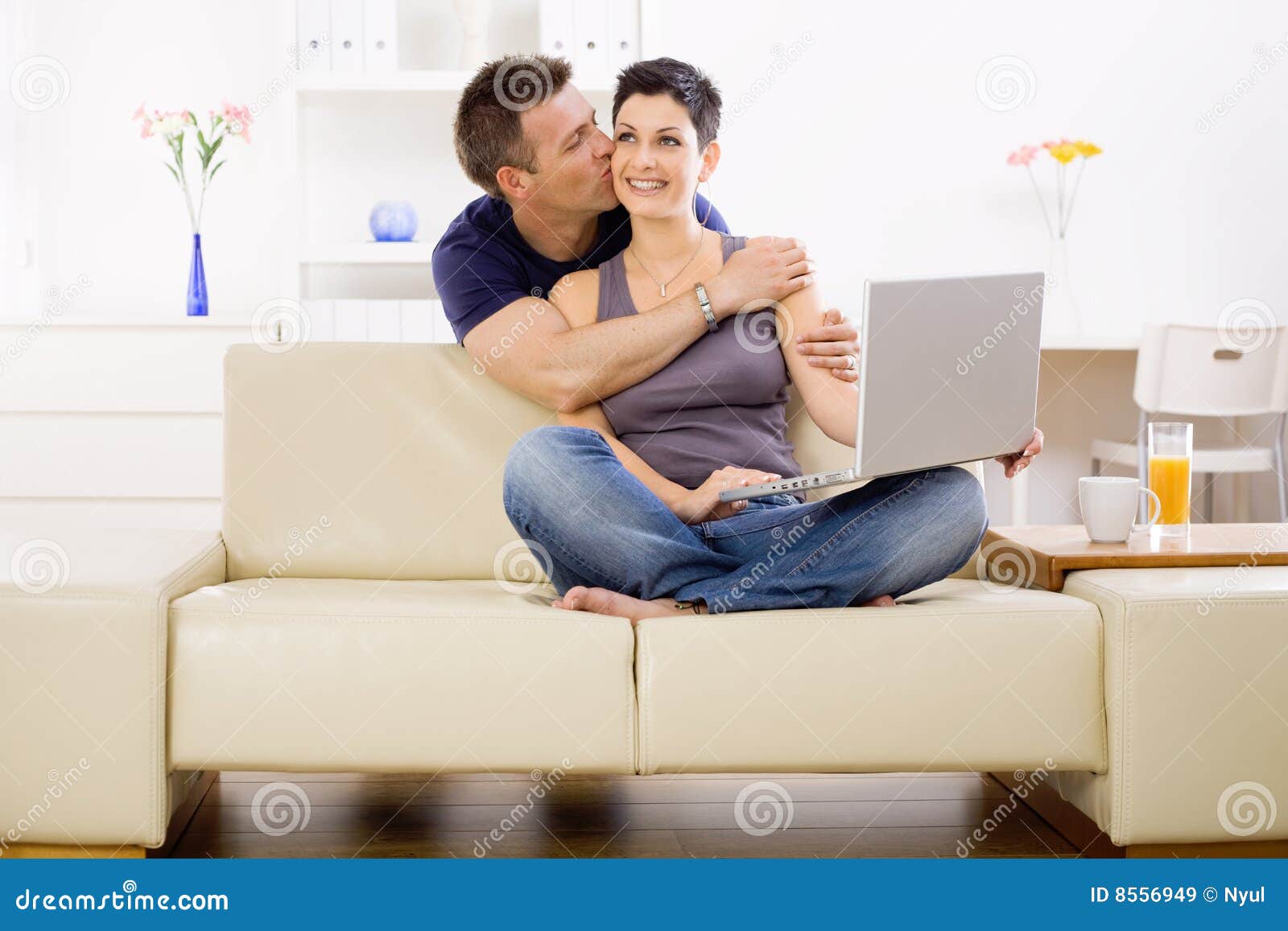Computer Couple Laptop Love Using Στοκ Εικόνα - εικόνα από lifestyle ...