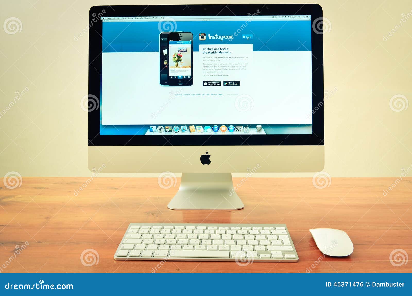 Computer Di Imac Con Il Sito Web Del Instagram Visualizzato Fotografia ...
