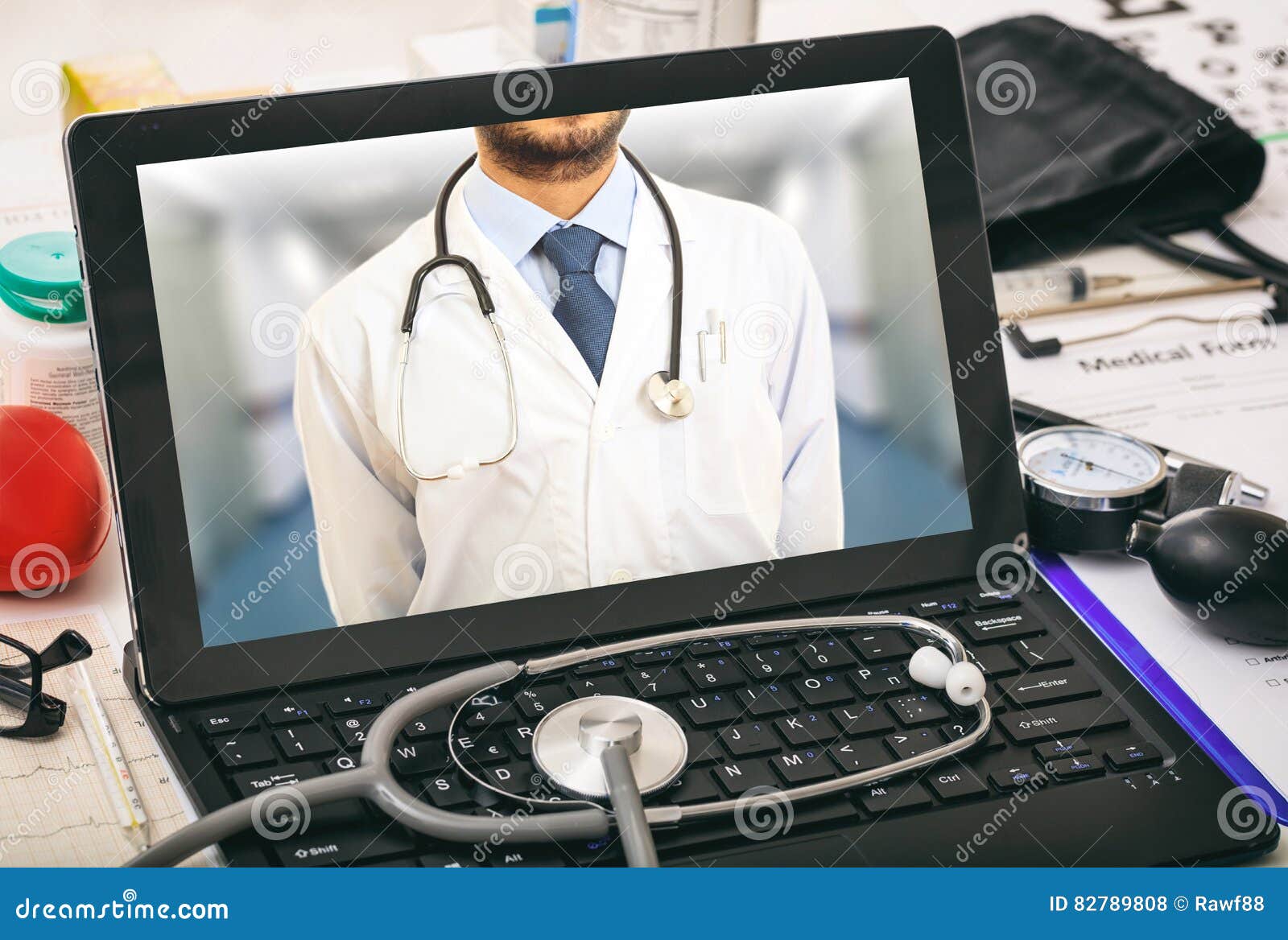 Computer on a Doctor`s Desk Stock Photo - Image of manometer, diagnosis ...