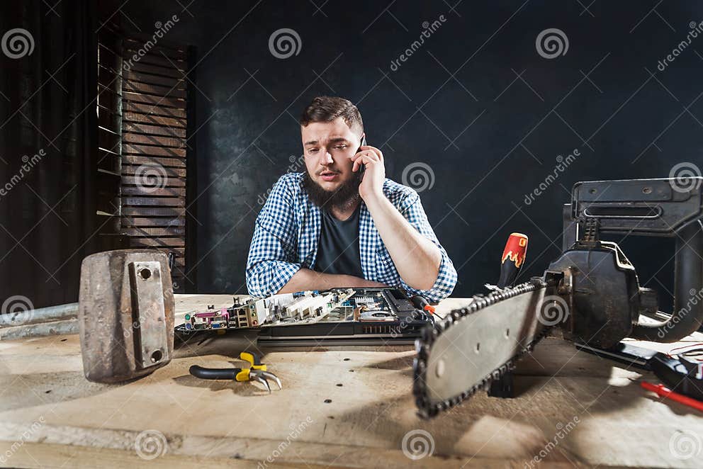 Computer Engineer Talk with Client by Phone Stock Image - Image of ...