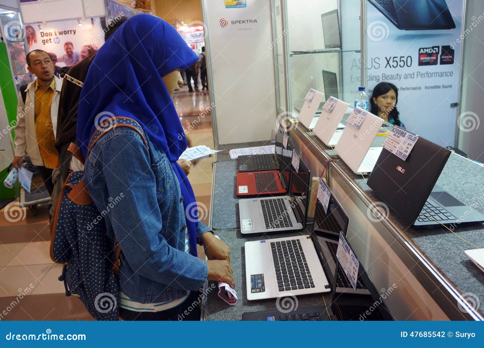 Computer exhibition editorial photography. Image of types - 47685542