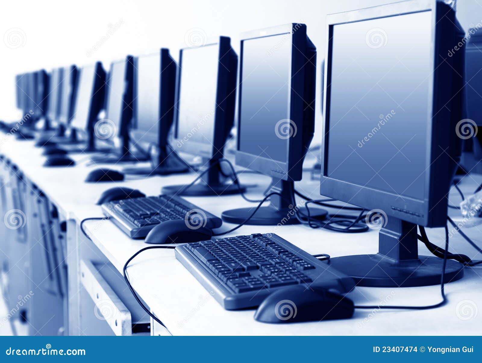 Computer-Labor stockfoto. Bild von perspektive, contrasty - 23407474