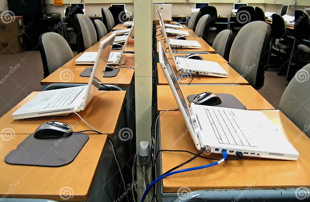 Computer-Labor 3 stockbild. Bild von keyboarding, schule - 1359225