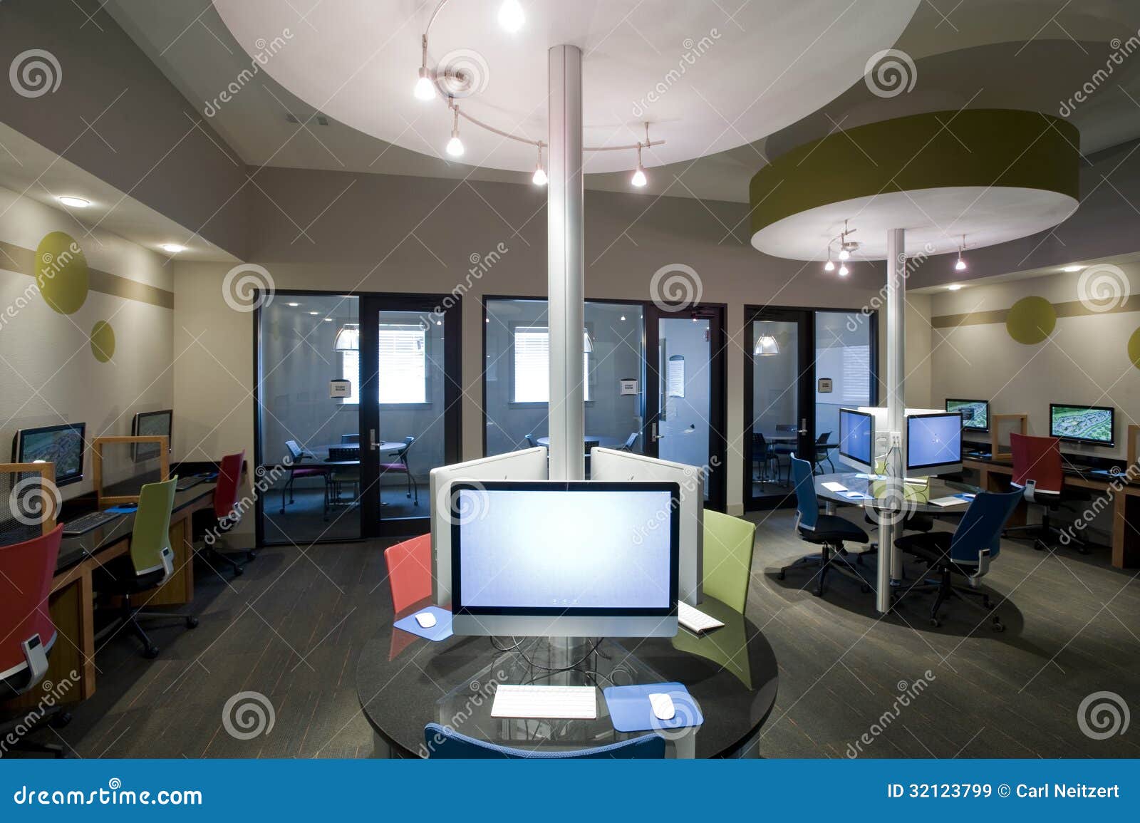Computer-Labor stockbild. Bild von technologie, kaffee - 32123799