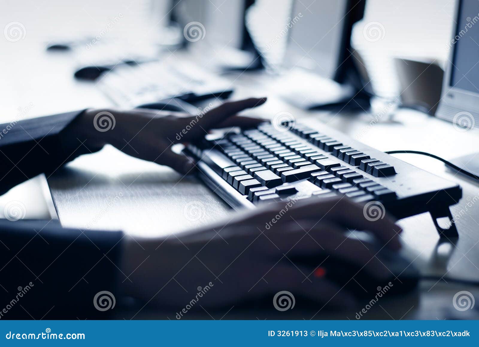 Computer-Labor stockbild. Bild von labor, lernen, horizontal - 3261913