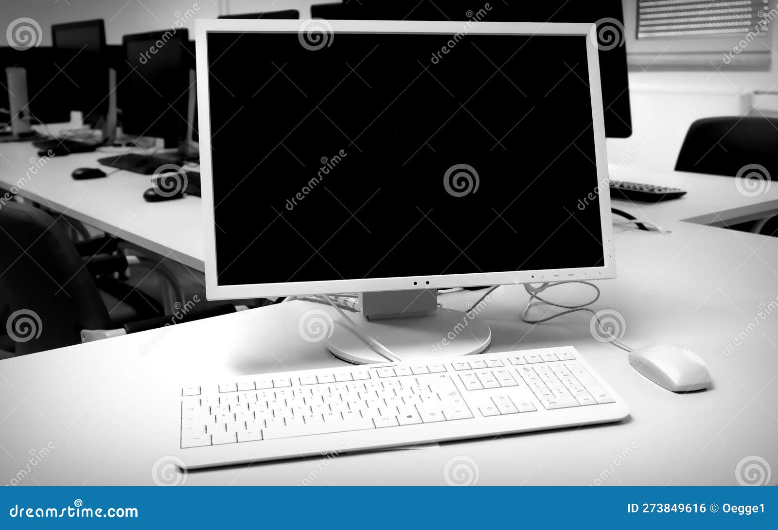 Computer Mit Tastatur Und Maus Im Pc Raum Stock Photo - Image of mouse ...